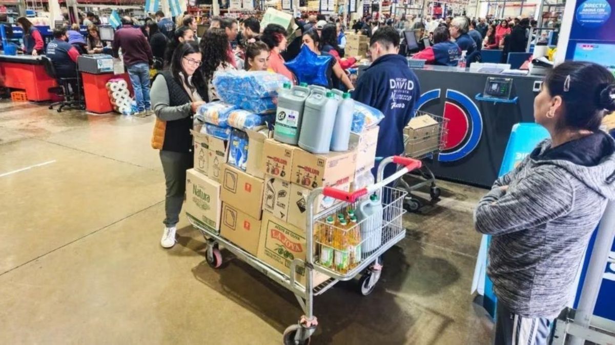 Inédito aluvión de chilenos para hacer compras en Mendoza