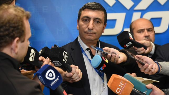 Allanan la casa del ex jefe policial Daniel Corbellini y detienen a su esposa por extorsión