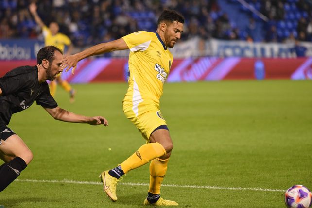 Central busca gol: cómo les fue a todos los 9 que vinieron después de Veliz