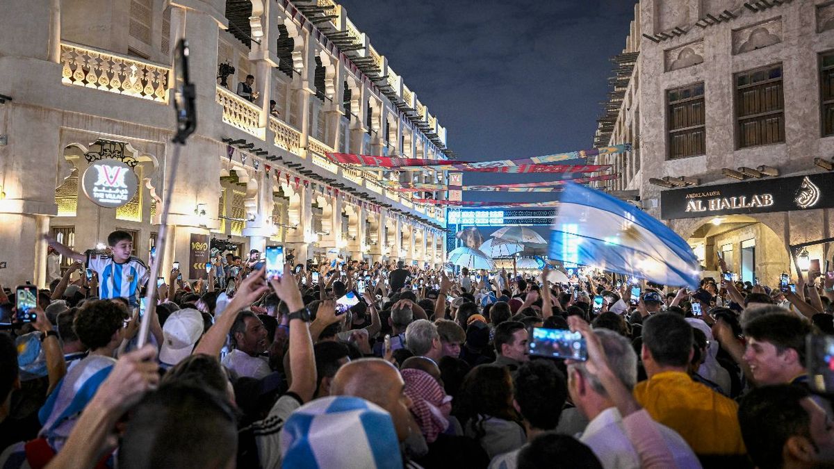Impresionante banderazo argentino, un ritual que se repite en Doha ...