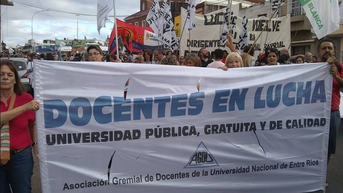 AGDU: Sin oferta salarial se inicia plan de lucha