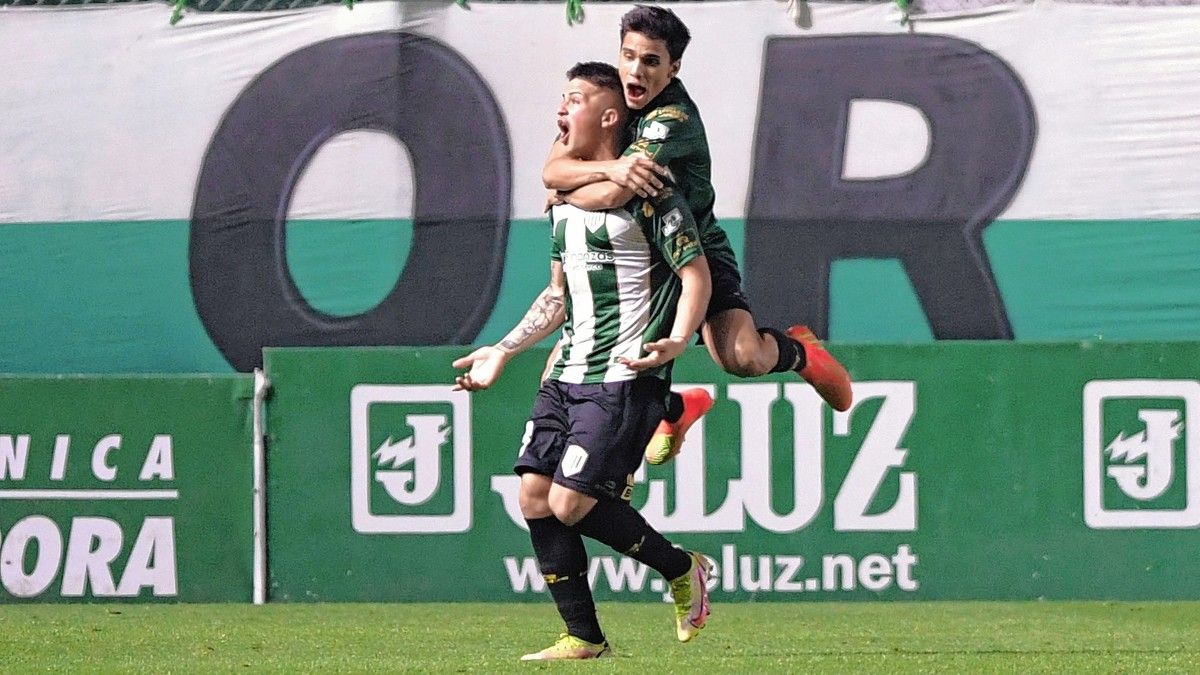 Banfield ganó de local y volvió a sonreír