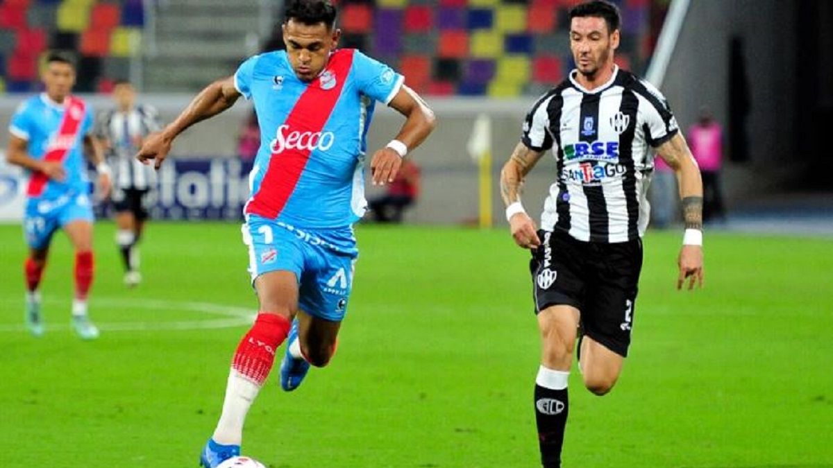 Central Córdoba y Arsenal protagonizaron un partidazo