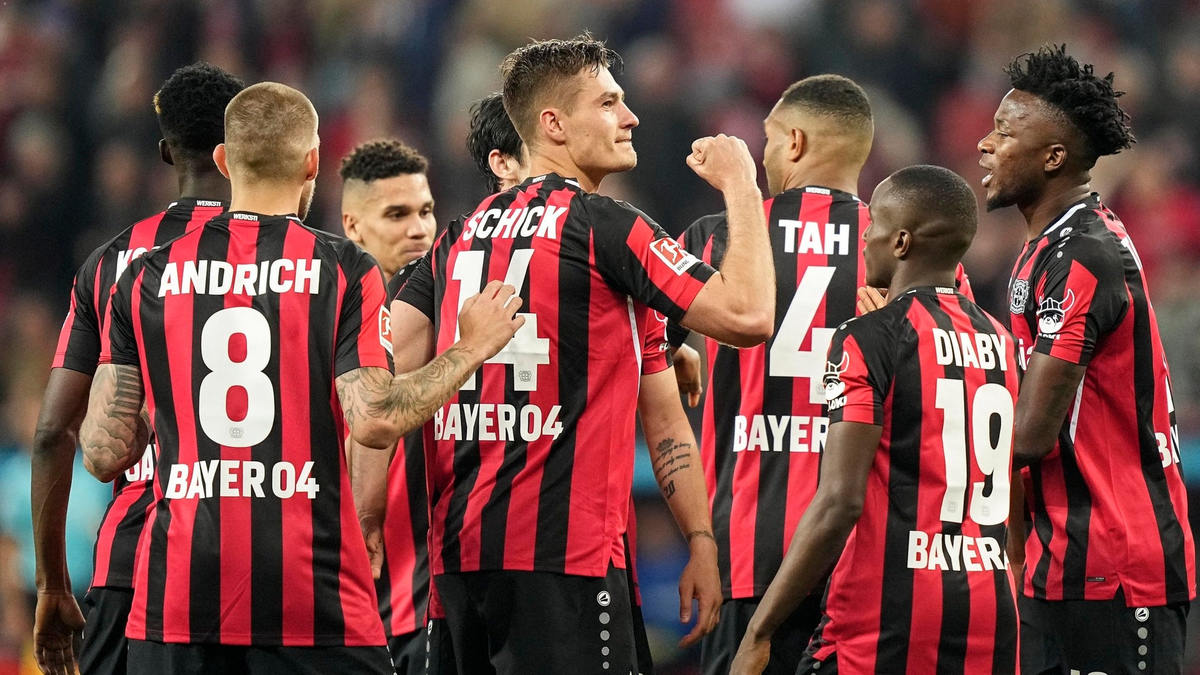 Gran victoria del Leverkusen de Alario para afirmarse como 3º en Alemania