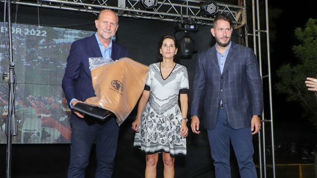 Quiso presentar a Perotti y pidió aplausos para Bonfatti