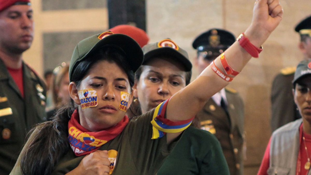 Chávez será embalsamado y velado siete días más