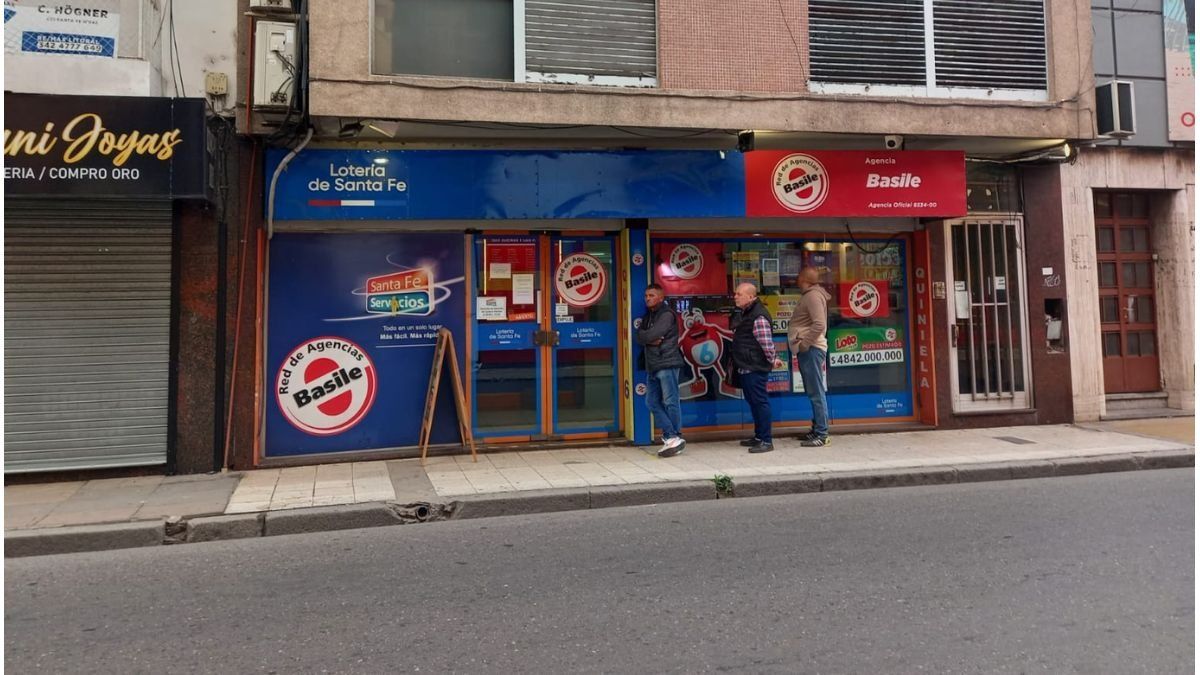 Santafesinos generaron revuelo en la agencia de la suerte, donde vendieron el tique ganador del ...