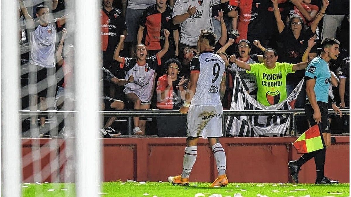 Hoy con solo tener la camiseta de Colón no se asciende