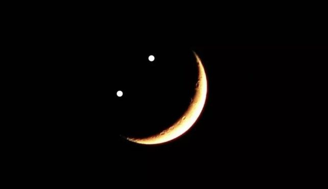 Fenómeno astronómico: una cita para mirar a la Luna sonriente en el cielo