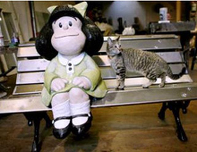 La ciudad de Buenos Aires homenajea a Quino con una estatua de Mafalda