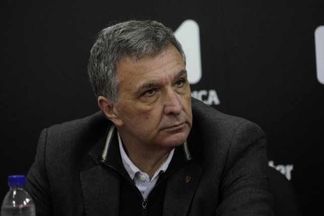 Astore tras el escándalo en Newells: Los padres quisieron sacar a sus ...