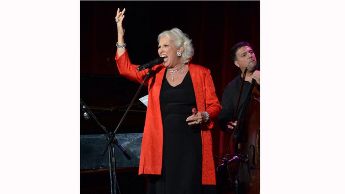 Susana Rinaldi actuó en el teatro “3 de Febrero” a sala llena