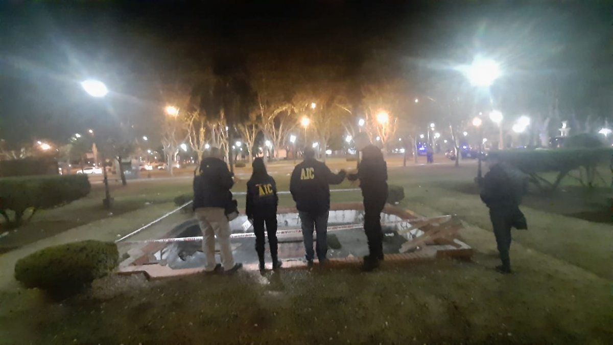 Una pelea entre marginales terminó con un muchacho muerto en la plaza ...