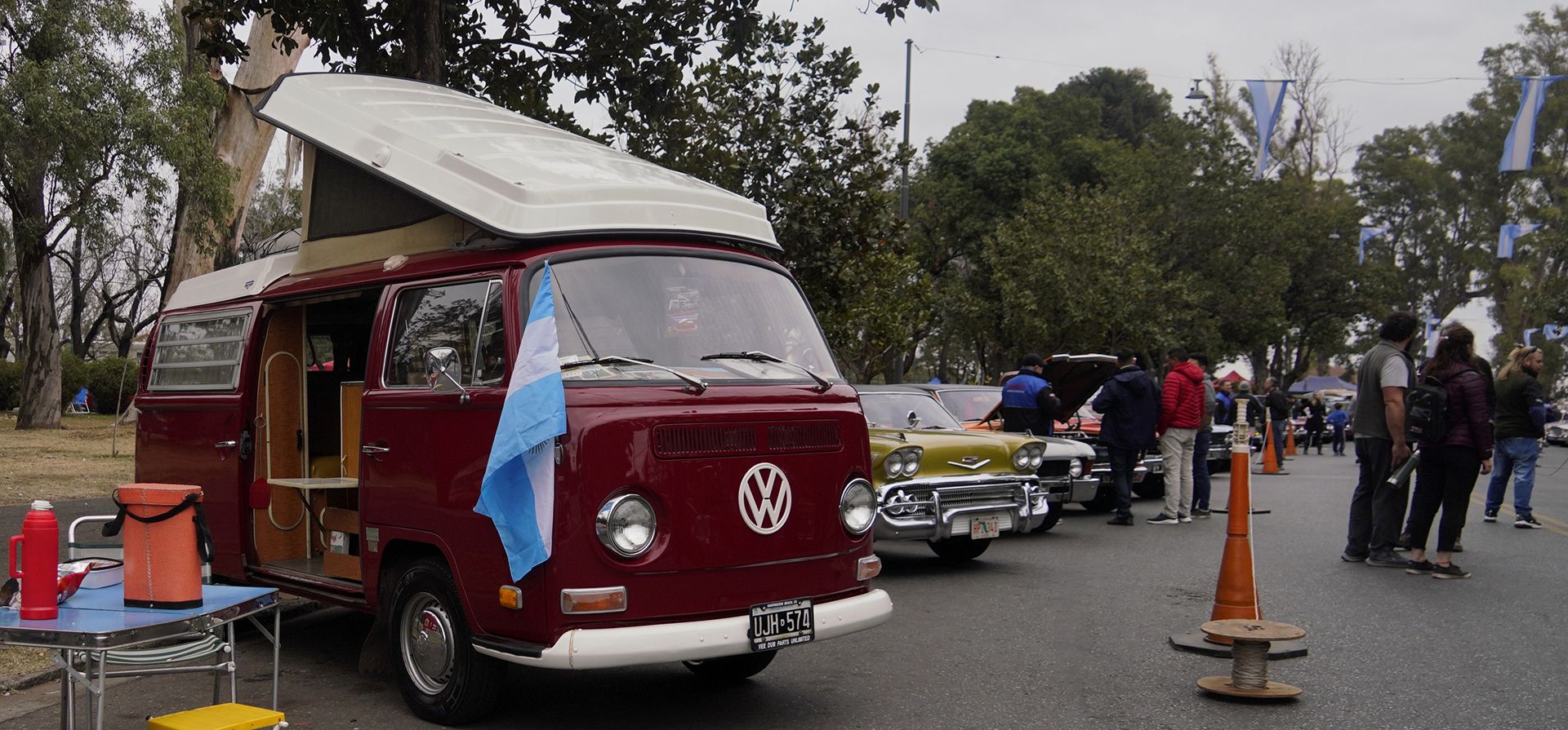 Exposición de autos clásicos en el Parque Independencia