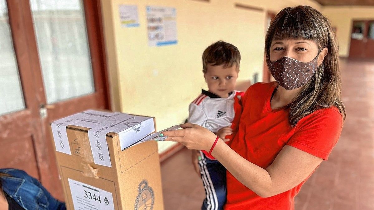 Carolina Gaillard votó en una escuela de General Campos