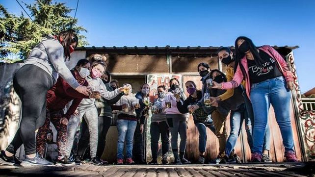 Ya salió a la cancha La Wacha, la cerveza artesanal, feminista y ...