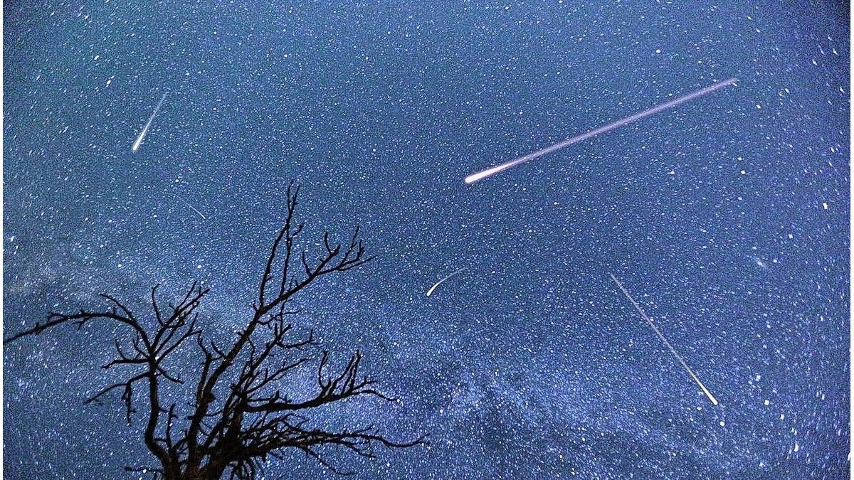 Mayo arranca con una lluvia de medio centenar de meteoritos y una Luna ...