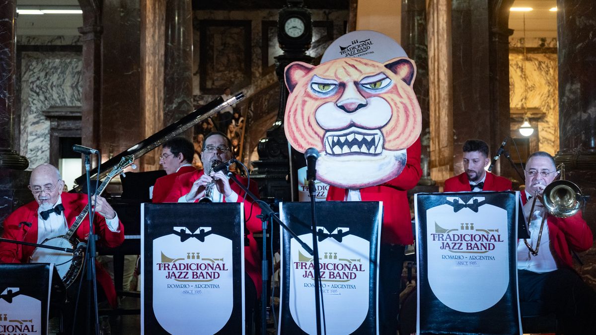 El ECU arranca el 2025 a puro festejo de la mano de la Tradicional Jazz ...