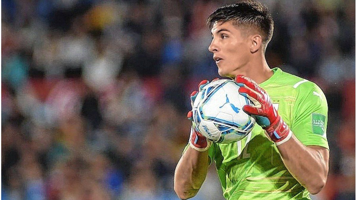 Bielsa le devolvería la titularidad a Rochet en Uruguay