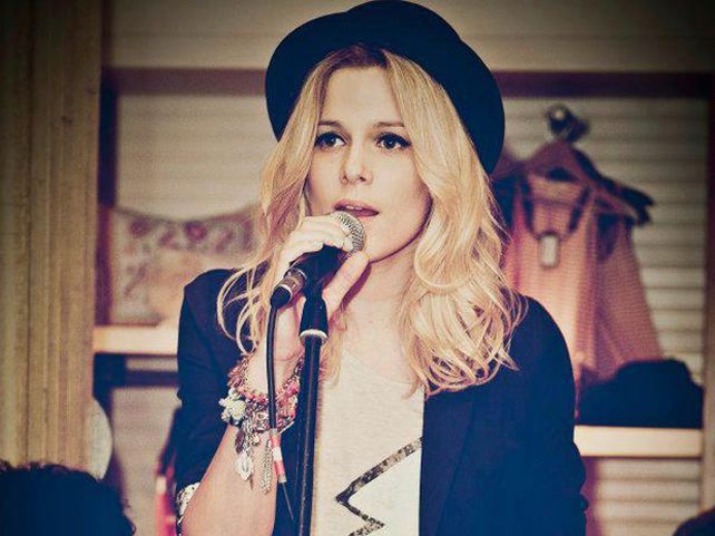 Jenny Williams debuta como cantante