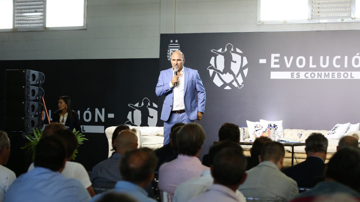 Belloso renunció a sus cargos en la Conmebol