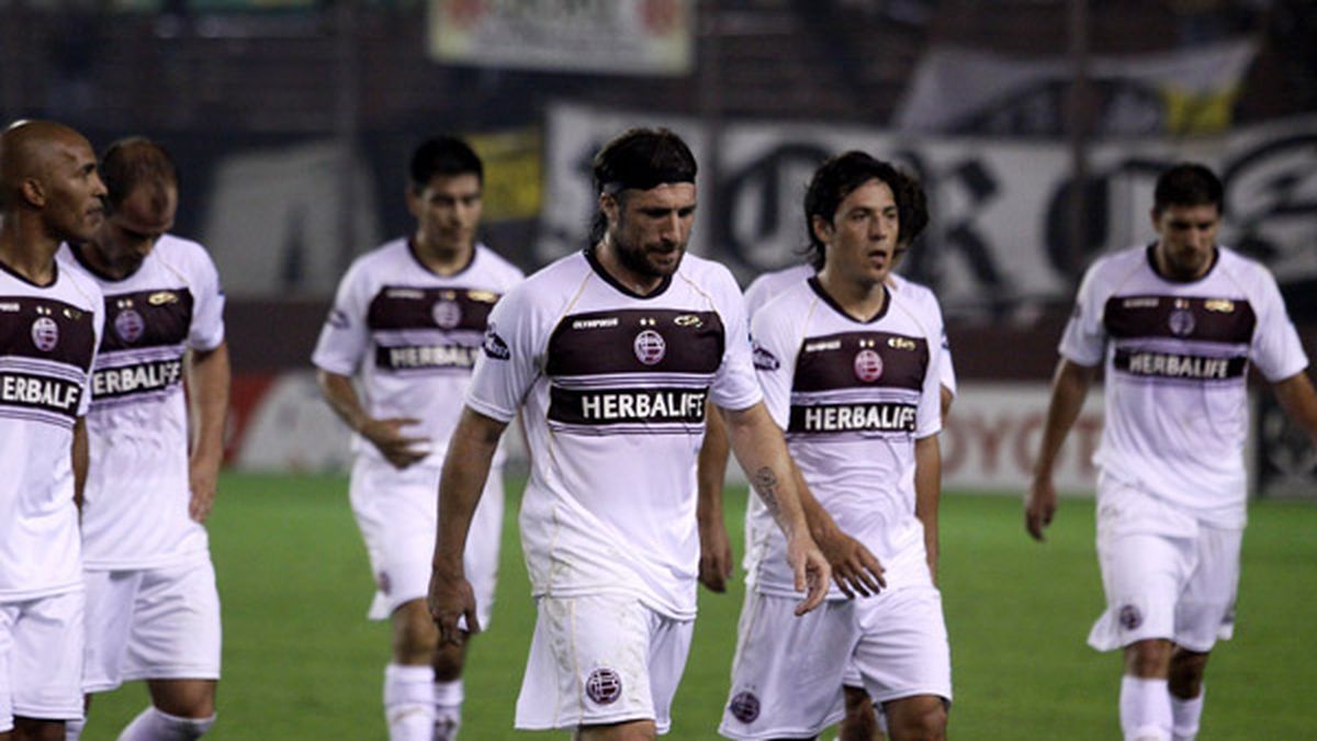 Lanús falló un penal y dijo adiós