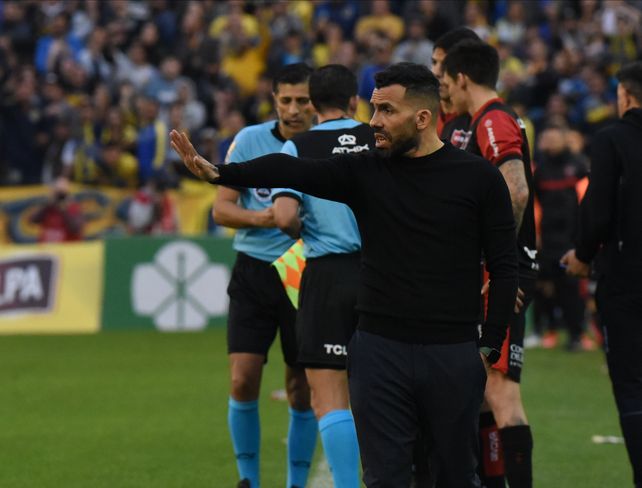 Central: Tevez cambia cinco nombres y esquema para enfrentar a Arsenal