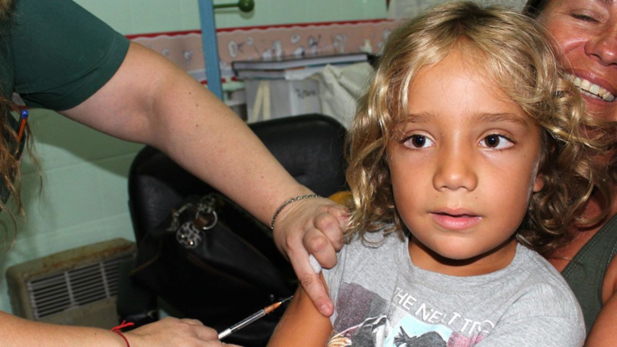 Recomiendan vacunar a los niños que ingresan a primer grado