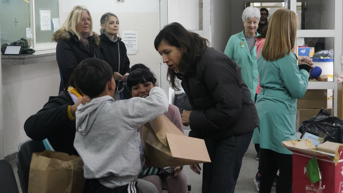 En honor a Facu, la colecta solidaria que llenó de juguetes al Hospital ...