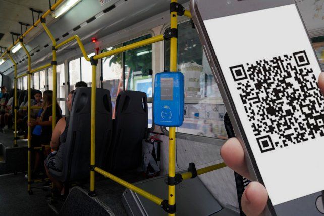 Habilitarán a los colectivos a cobrar el boleto con código QR de billeteras virtuales