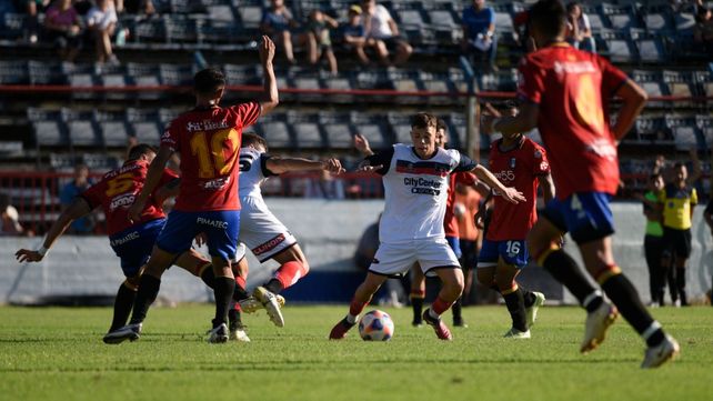 Central Córdoba perdió con Español y Cuffaro Russo tendrá duro trabajo