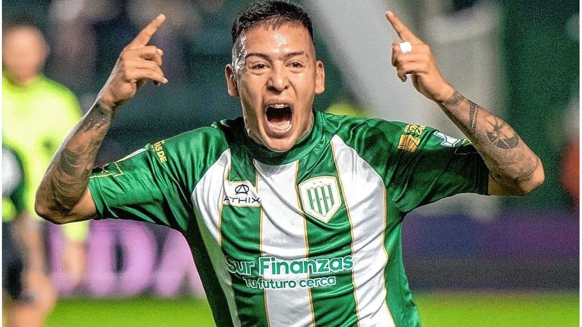 Rosario Central sumó a Coronel y desistió por Vera