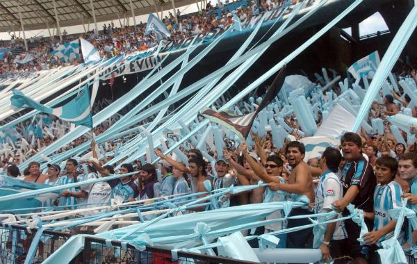 Hinchas de Racing prometen balas para todos si el equipo le gana a ...