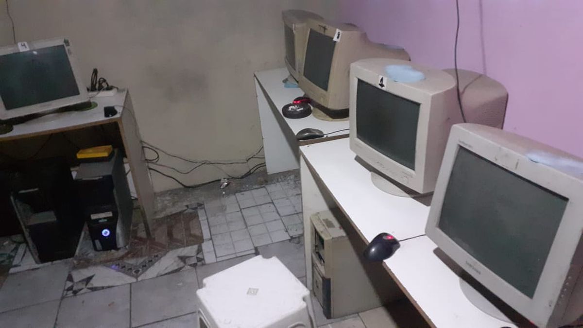 Balearon una casa y descubrieron un garito en una vivienda lindera