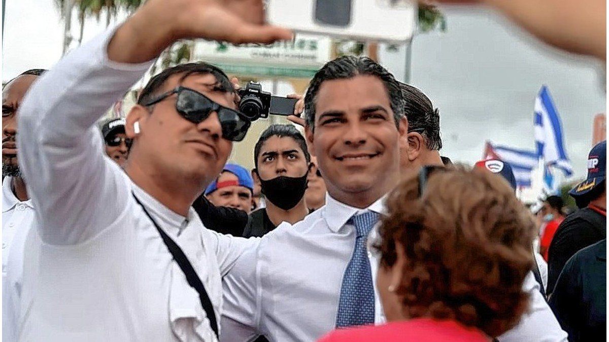 El alcalde de Miami ofrece entradas para el debut de Messi