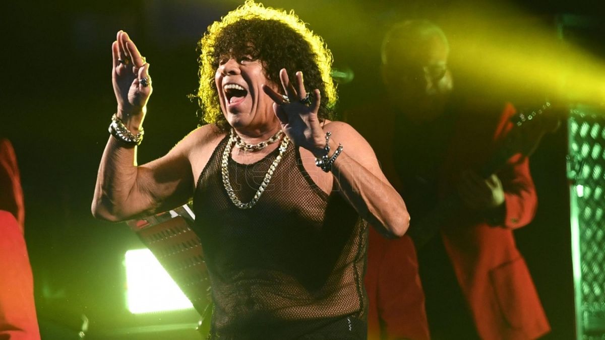 La Mona Jiménez juntó una multitud en el Obelisco por sus 55 años de ...