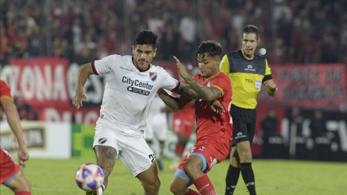 Recalde se está amigando con el gol y con los hinchas de Newells