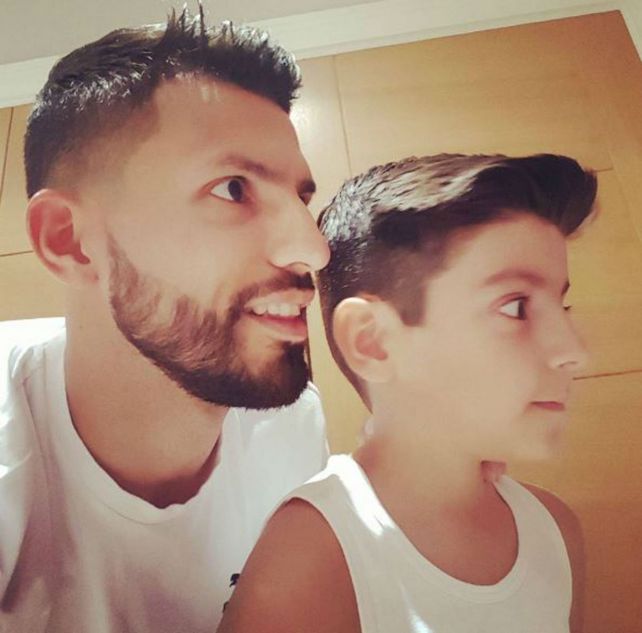 Los días del Kun Agüero y su hijo Benjamín en Mánchester con corte de ...