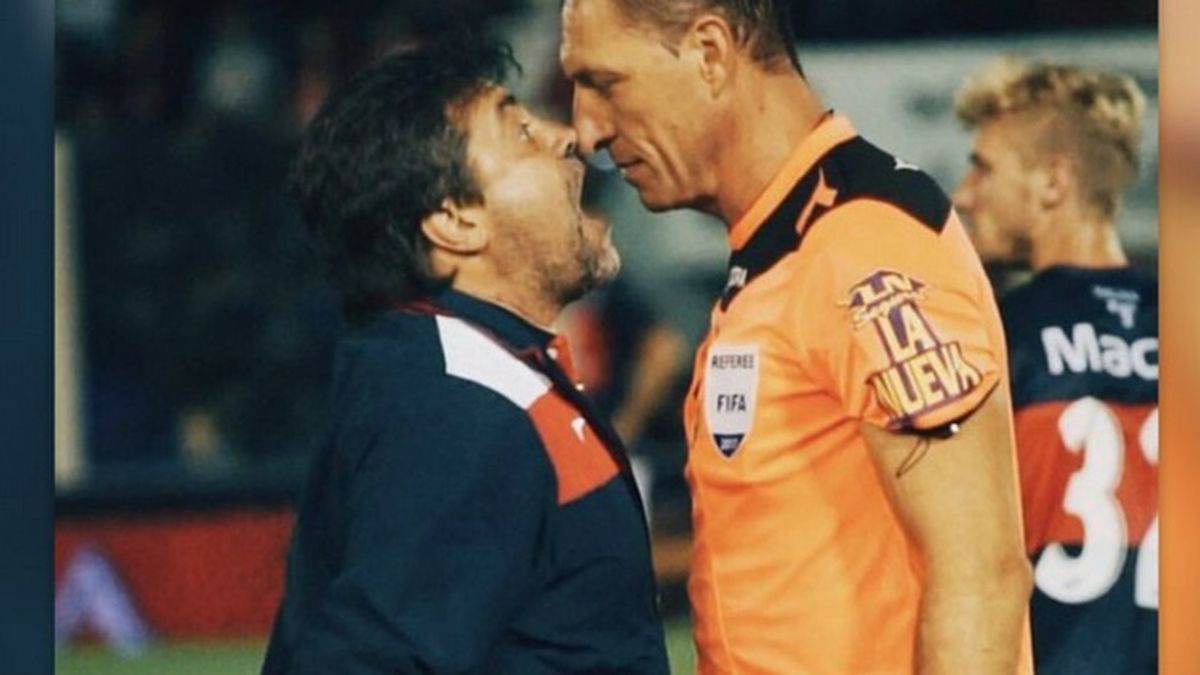 Caruso en llamas: se le fue al humo a Pitana y lo expulsaron