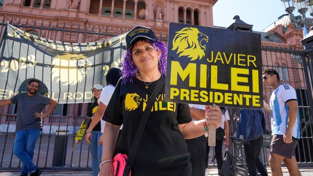 Los simpatizantes de Milei coparon las inmediaciones del Congreso para ...