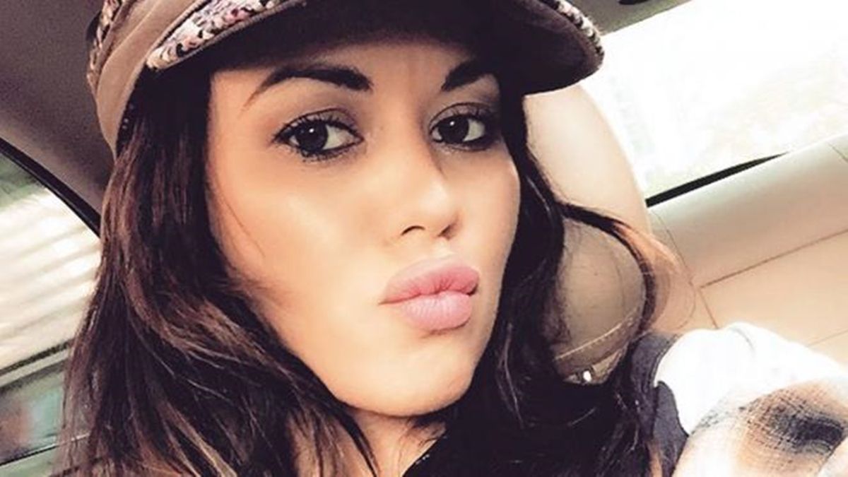 Karina Jelinek Publicó Una Foto En Topless Y Microtanga