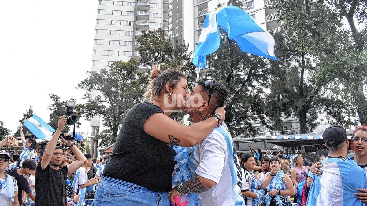 Festejo y delirio de los santafesinos con el triunfo de Argentina ...
