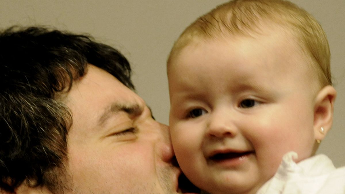 La licencia de paternidad, materia pendiente en América Latina: cómo ...