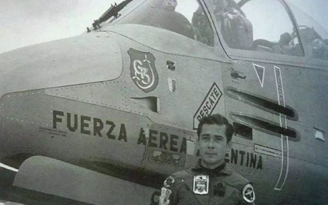 Aplausos y emoción en la despedida a un piloto de Aerolíneas héroe en ...