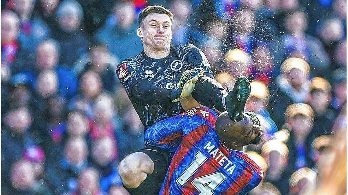La brutal patada que sufrió Mateta en un partido de la FA Cup