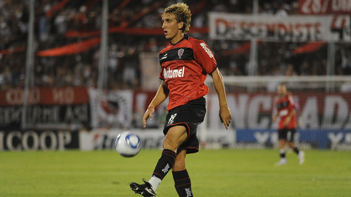 Newells formalizaría hoy la transferencia de Fideleff a Napoli en 1.700 ...