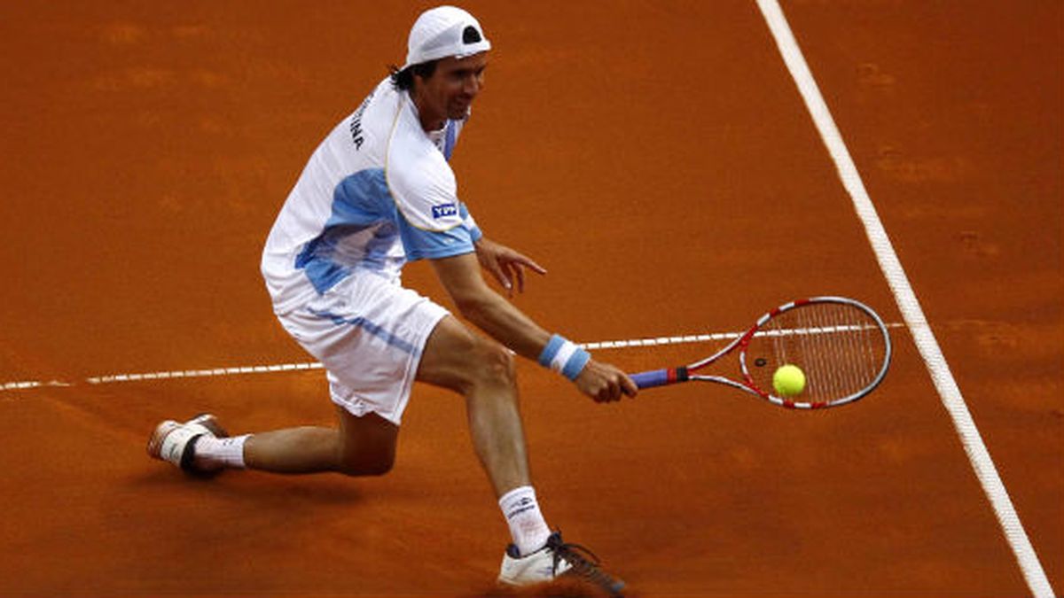 Juan Chela venció en dos sets a Florian Mayer y entregó el cuarto punto ...