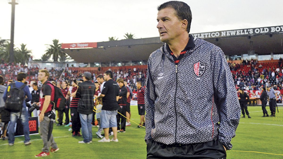 El ex defensor Gustavo Raggio, campeón con Newells, atraviesa sus horas ...