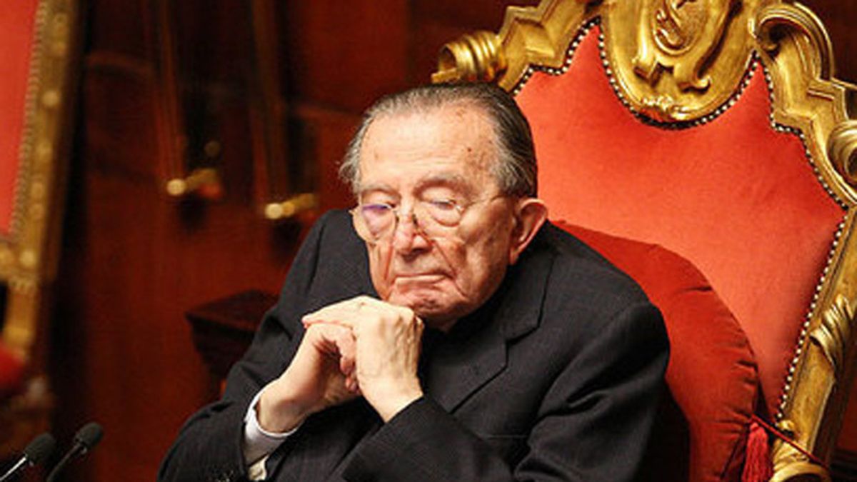 Murió Giulio Andreotti, siete veces primer ministro de Italia