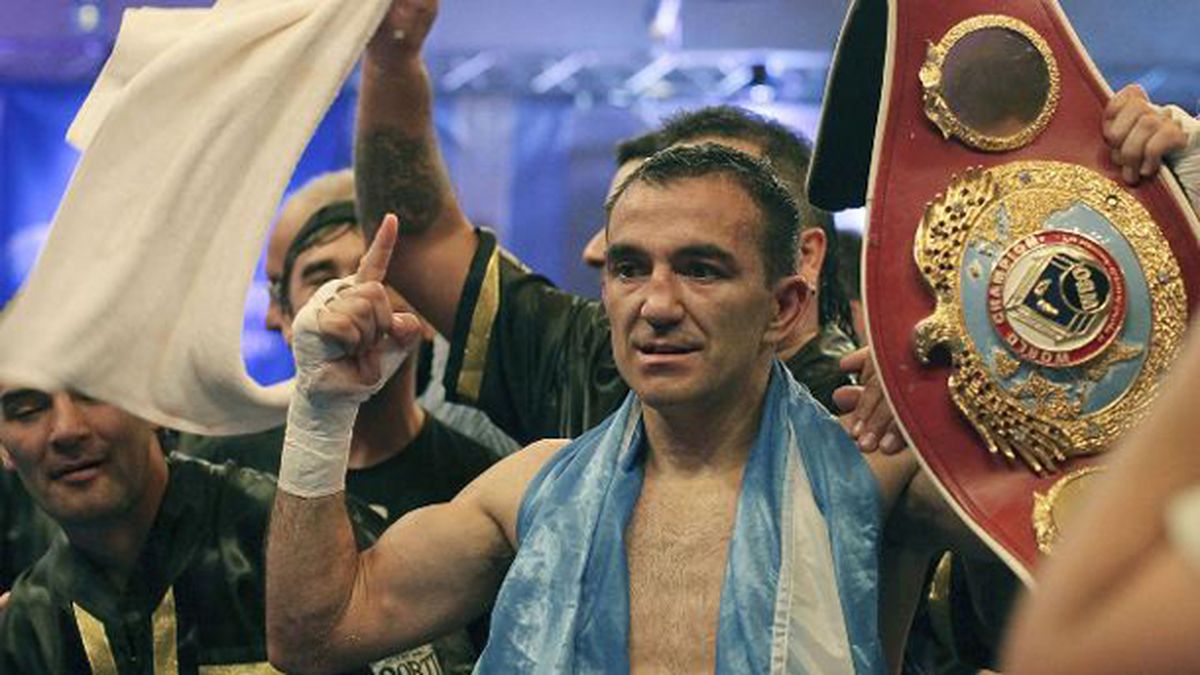 Boxeo: Omar Narváez retuvo el título supermosca